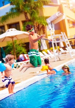 10 Tips for the Perfect Pool Party | How To Build It