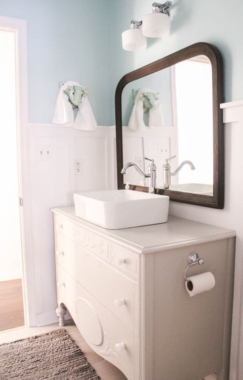 DIY farmhouse bathroom vanity: plans, step by step, ideas